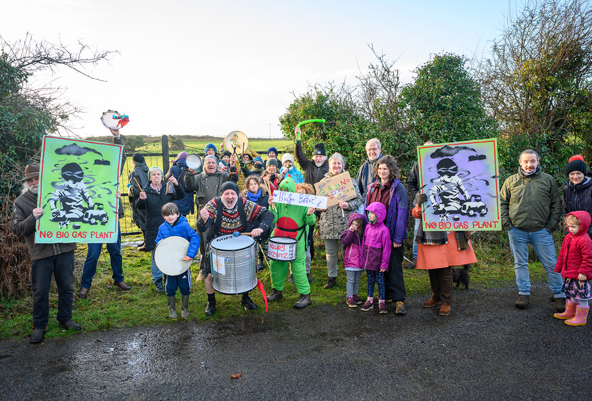 Gort makes point against gas plant with noise and colour - The Clare ...