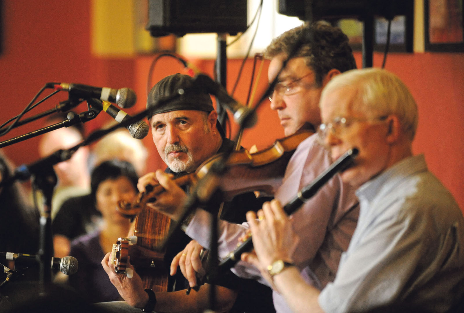 Guitar hero Cahill to be honoured at Feakle session - The Clare Champion